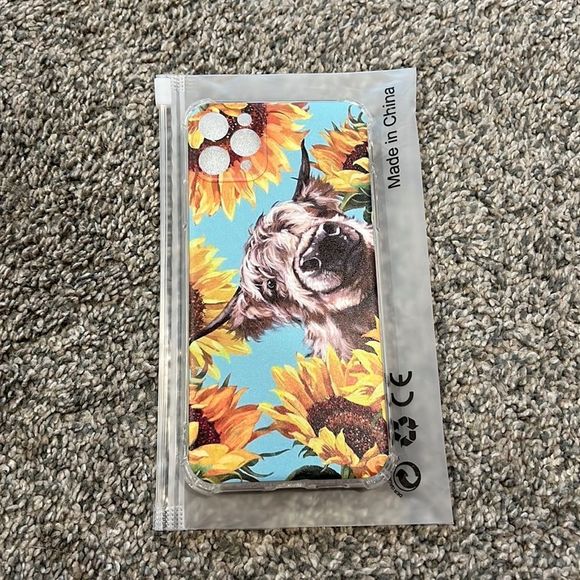 incubato | Accessories | Incubato Highland Cow Case With Sunflower ...